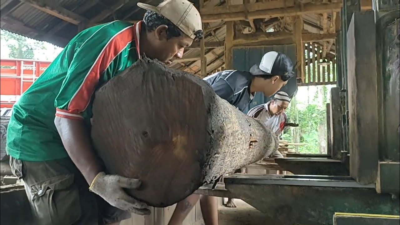 lumber mill !!! the process of making teak wood beams, teak wood frame ...