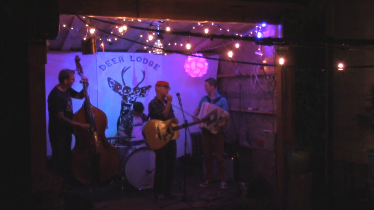 Sean Croghan - Alameda, live at the Deer Lodge (Elliott Smith cover ...