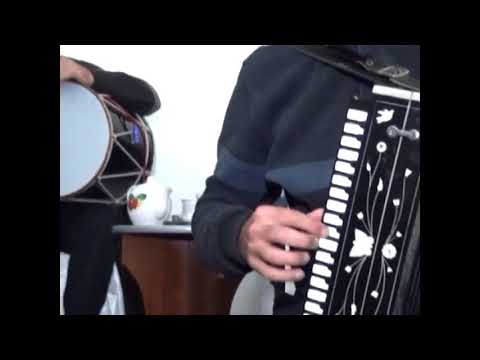 Gözəl qarmon ifaçısı Məhəmməd Məmmədov Allah rəhmət eləsin.Nağara ifaçısı Raminin qardaşının toyu.
