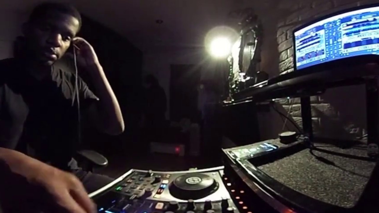 DJ CJ in Virtual Reality (test II) - YouTube