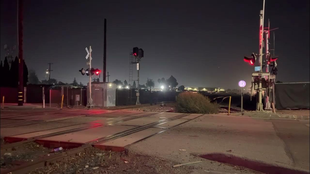 UP 5474 Leads for UP ZG2OAB-25 at Baumberg Ave going to Oakland in Hayward CA - YouTube