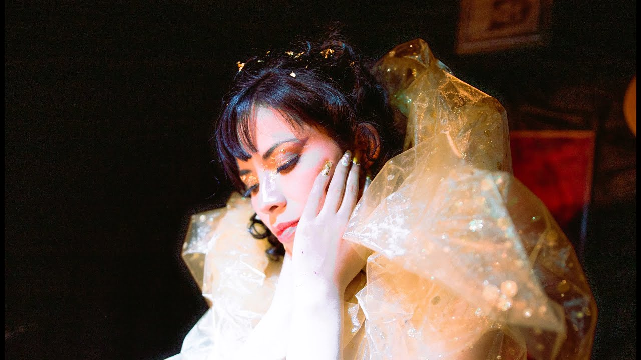 Chelsie Adriana - Luego No Es Real (Video Oficial) - YouTube