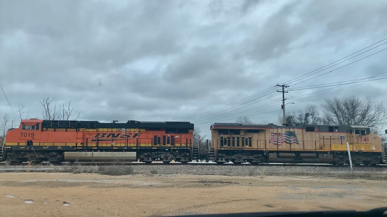 Bnsf Trains with UP locomotive (127) - YouTube
