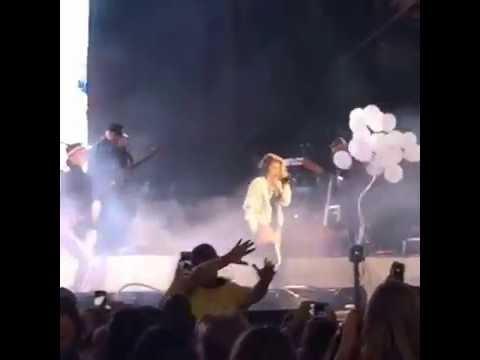 Fergie - M.I.L.F. $ (Live at concert in Chumash Grandstand Arena)