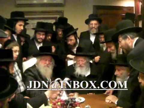 Gerrer Rebbe visits Munkatcher rebbe in NY Cheshvan 5770 - YouTube