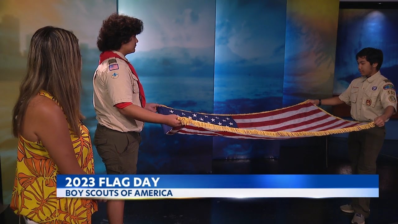 Hawaii Boy Scouts show how to properly fold American flag - YouTube