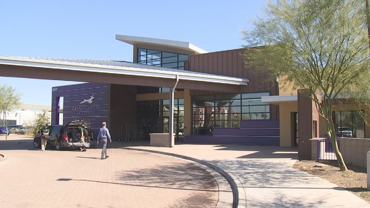 Phoenix's Grand Canyon University Hotel allows students hands-on ...