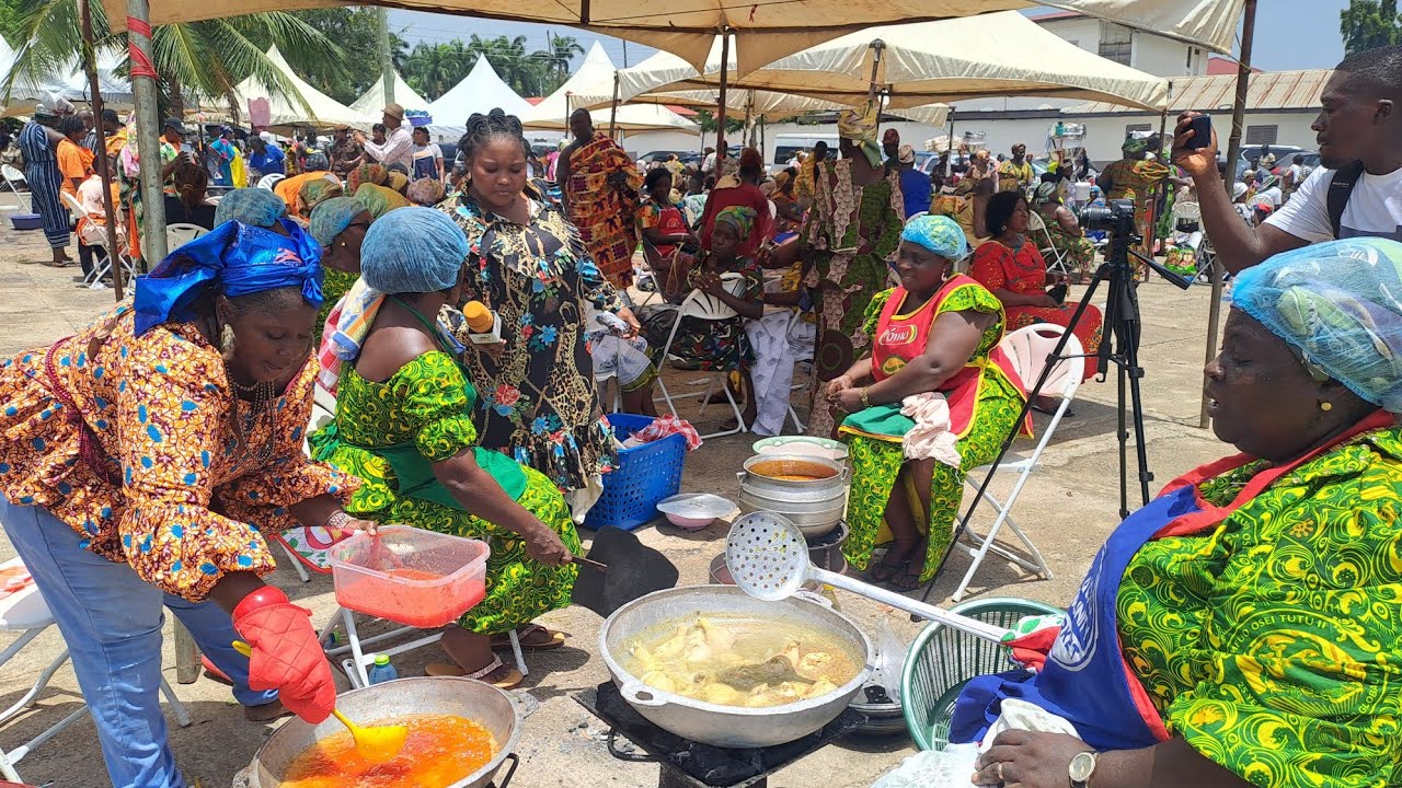 Biggest Cook-A-Thon seen in the world is Queen mothers at Otumfour Osei ...