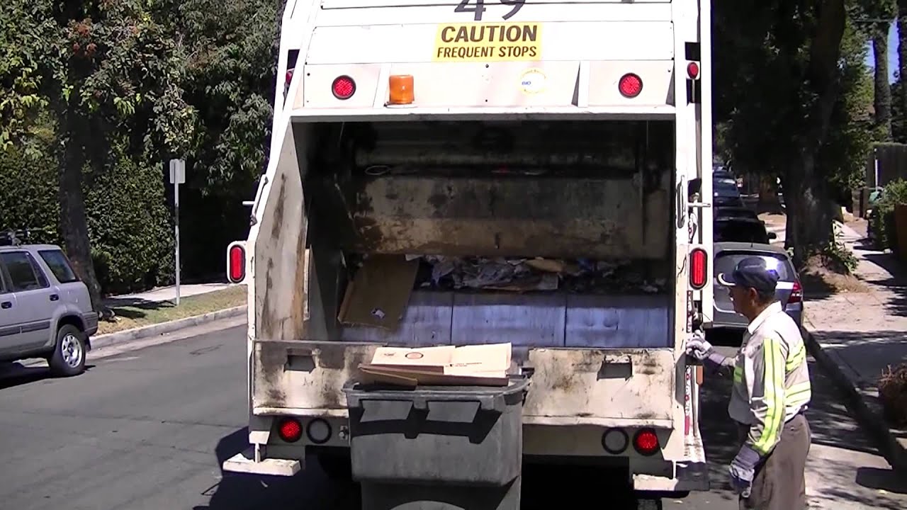 MarBorg Ind. Peterbilt 310 Heil Formula 5000 Rear Loaders - YouTube