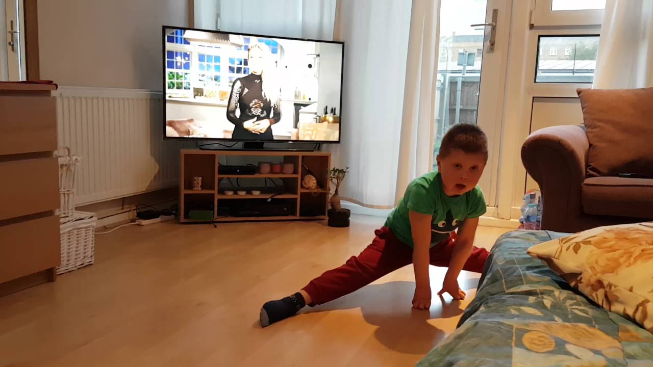karate kid kajus split - YouTube