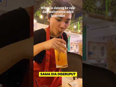 momen lucu ketika pesan makanan dan minuman pelayan nya adik sendiri ‼️#ngakak #lucu #adik #kocak