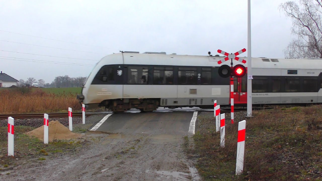 [4K] SSP Gościszewo #1 | Polish railroad crossing - YouTube