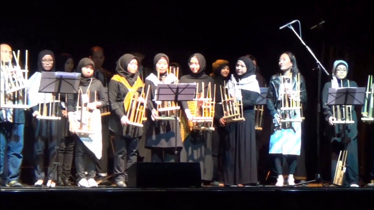 Indonesian Angklung Performance in Manchester, UK - YouTube