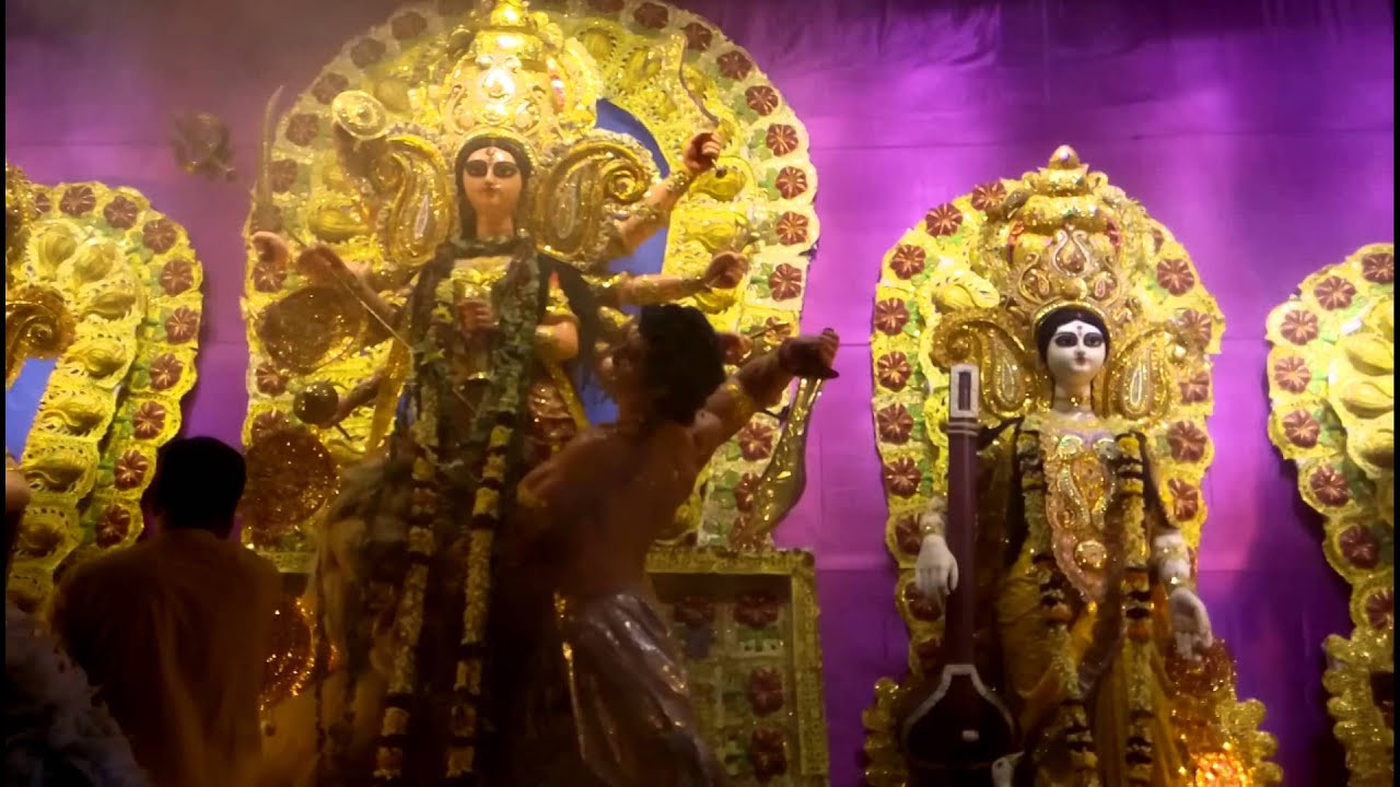Dhaak at Durga Puja - YouTube