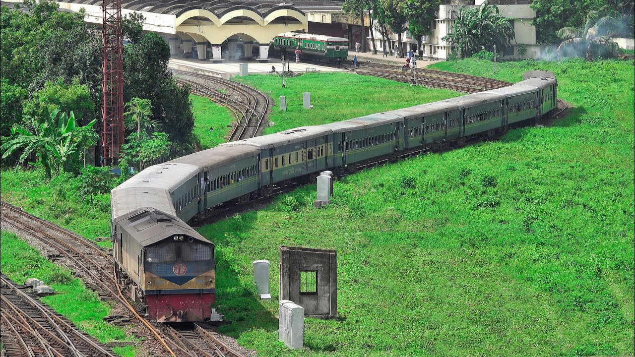 Germany made double cab EMD 2706 JT18U6 pulled Karnaphuly Express Train ...