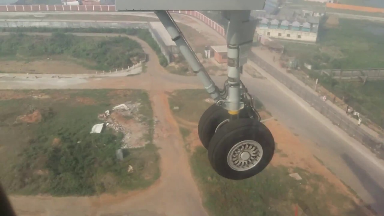 Smooth Air Plane landing - YouTube