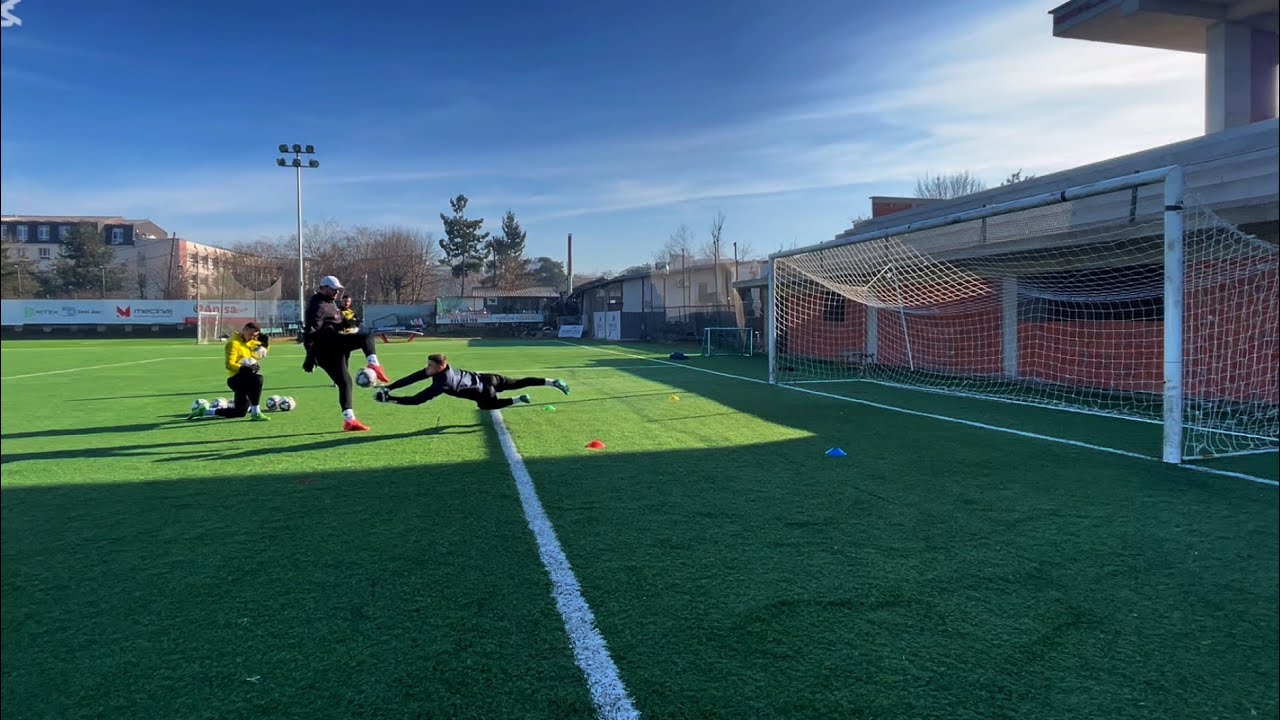 Goalkeeper Training ( 1vs1 , attacking the ball ) - YouTube