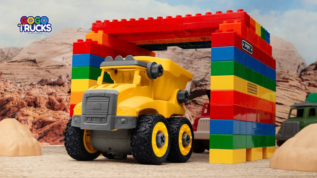 Wheels On The Bus -Mega trucks brick tunnel play - Nursery Rhymes ...