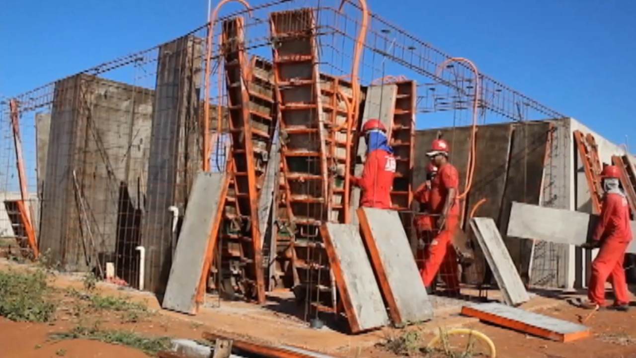 Obra feita com Formas Metálicas em aço para execução de casas e prédios ...