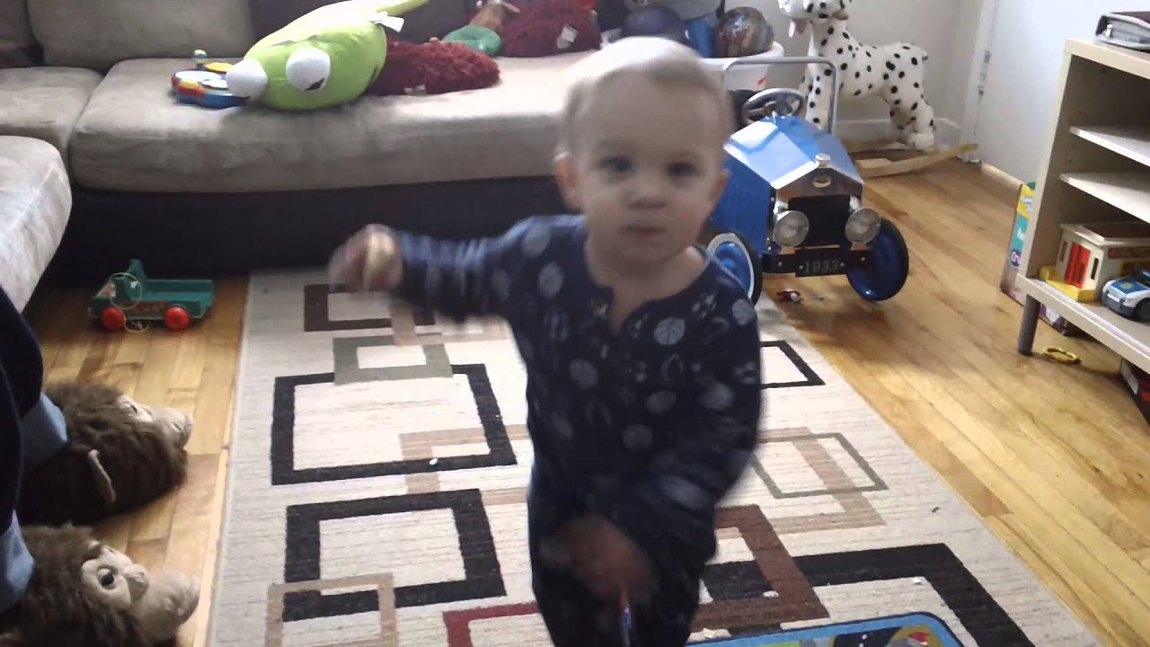 Finn dancing his buns off - YouTube