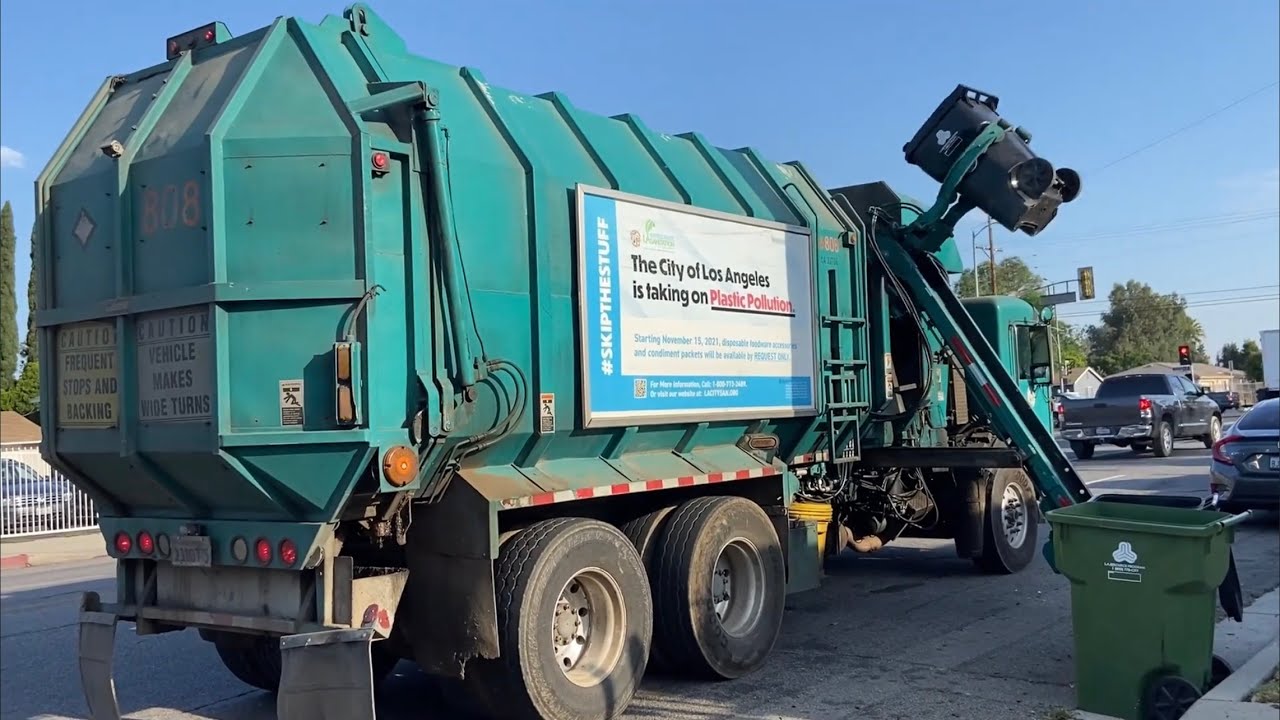 Revving Amrep Octo Garbage Truck - YouTube