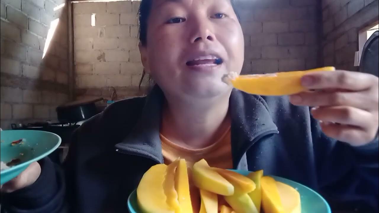 noj qaub mam muab qab qab nawb ກີນສົ້ມໝາກມວ່ງນຳກັນເດີ້ - YouTube