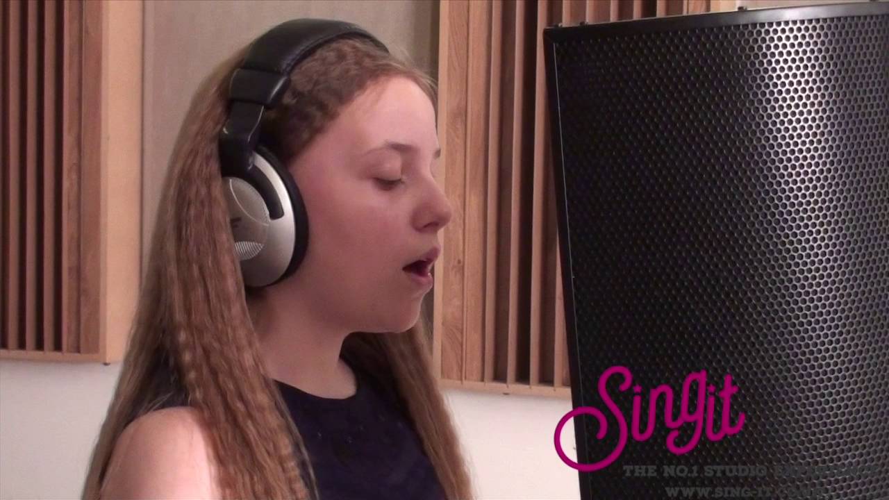 Lily Hughes @ Sing-it Birmingham - YouTube