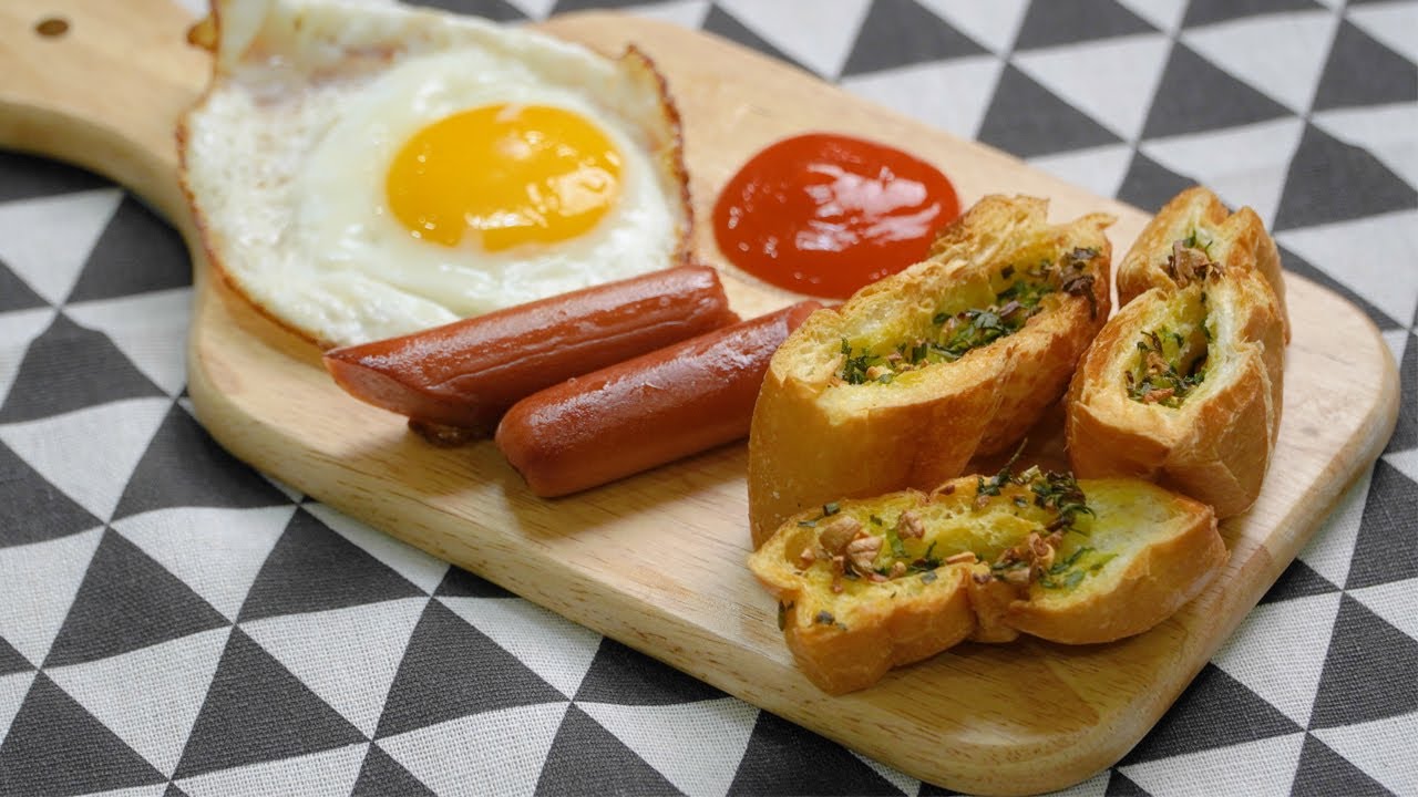 How To Make Crispy Garlic Butter Bread For breakfast - YouTube