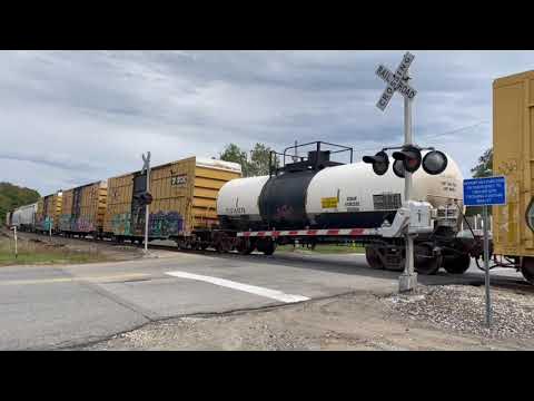 CSX M427 with SD40-2 leader in Wells and North Berwick, ME, respectively, on 9/25/22 - YouTube
