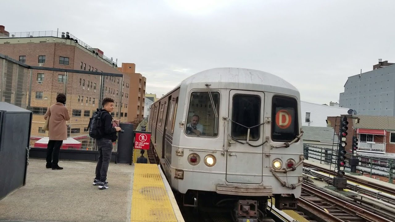 MTA: 86 St bound R46 D train arriving at 30 Av-Grand Av - YouTube