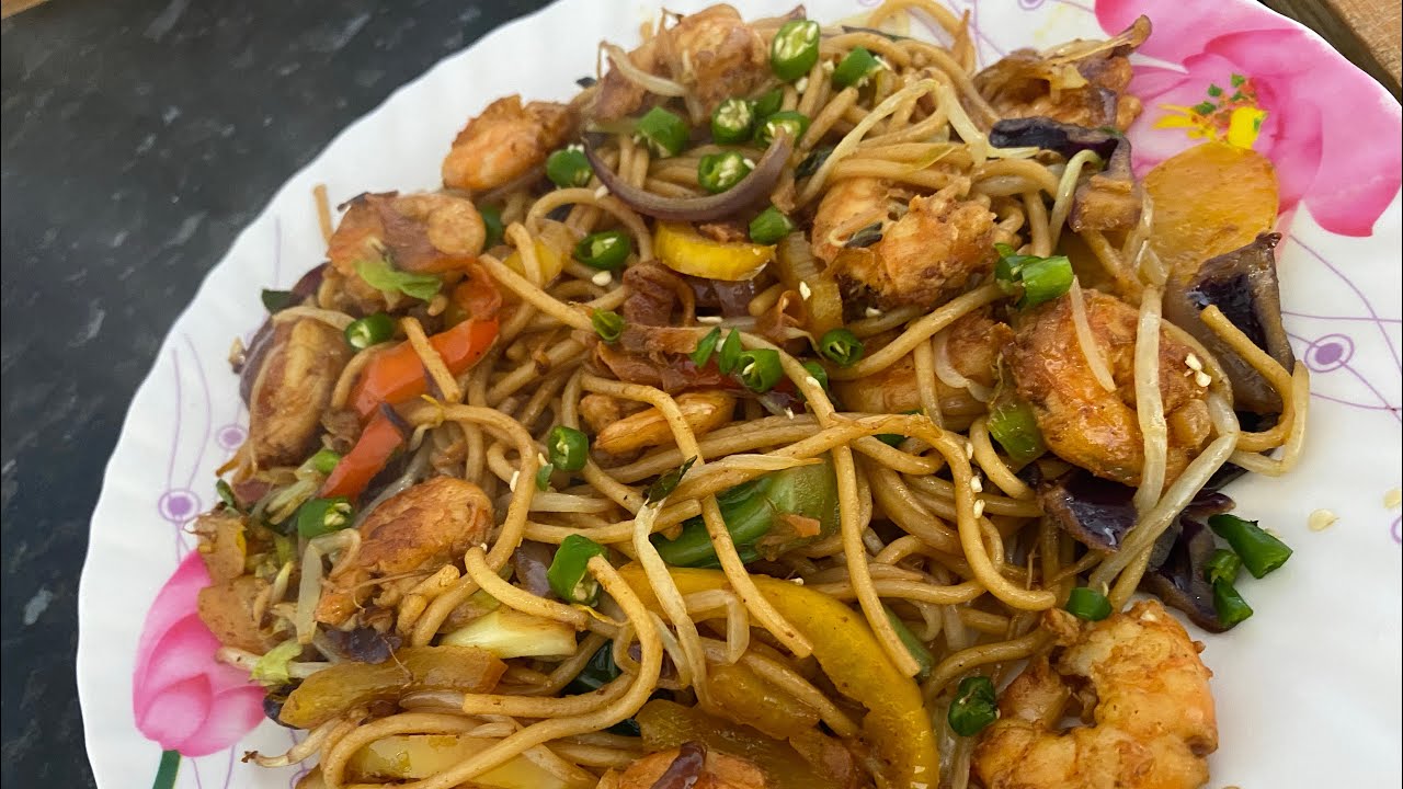 restaurant ko vanda pani mitho prawn chaumin - YouTube