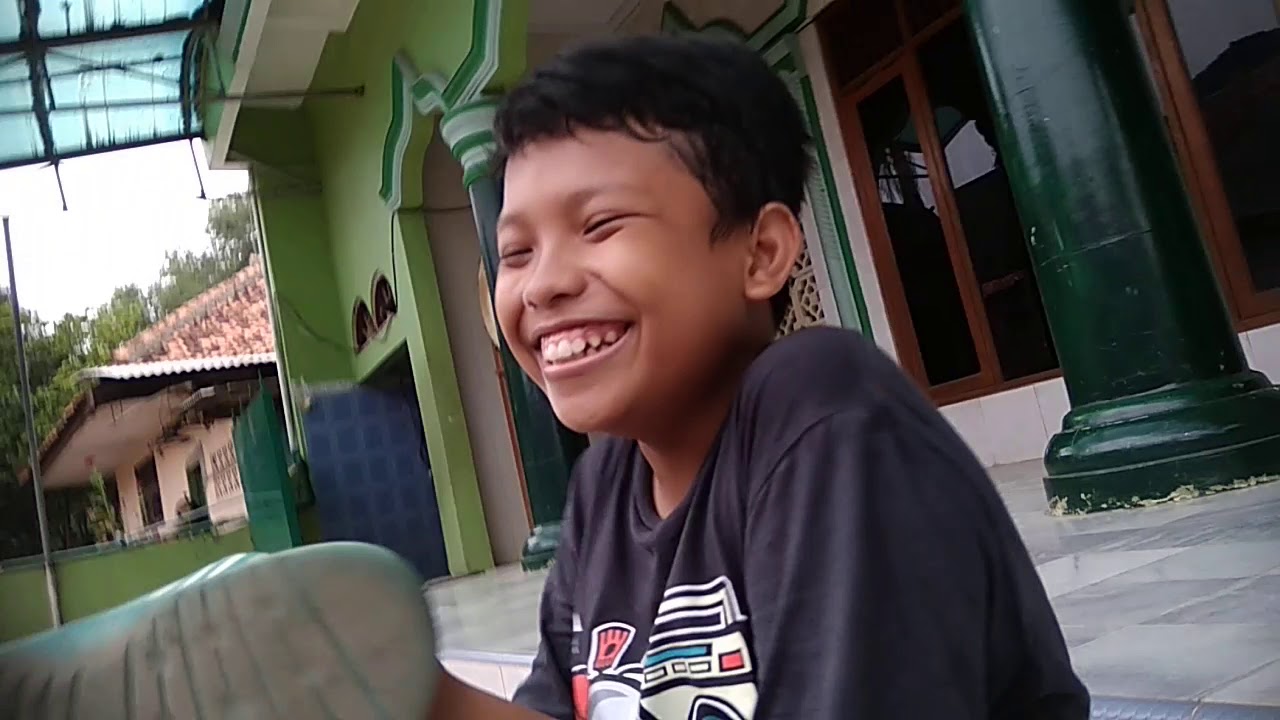 Kelakuan bocah bocah di pondok belimbing saat sore hari - YouTube