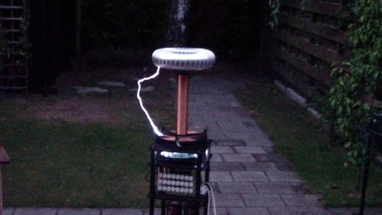 Dual Mot Tesla Coil - YouTube