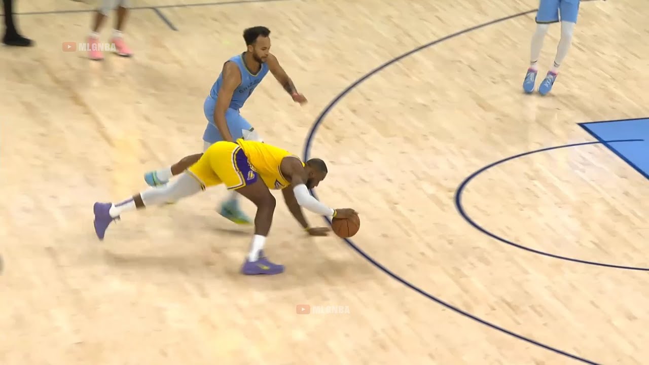 LeBron stumbles and threw the ball away in the clutch - YouTube