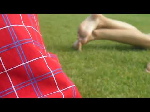 Very pretty candid feet soles view