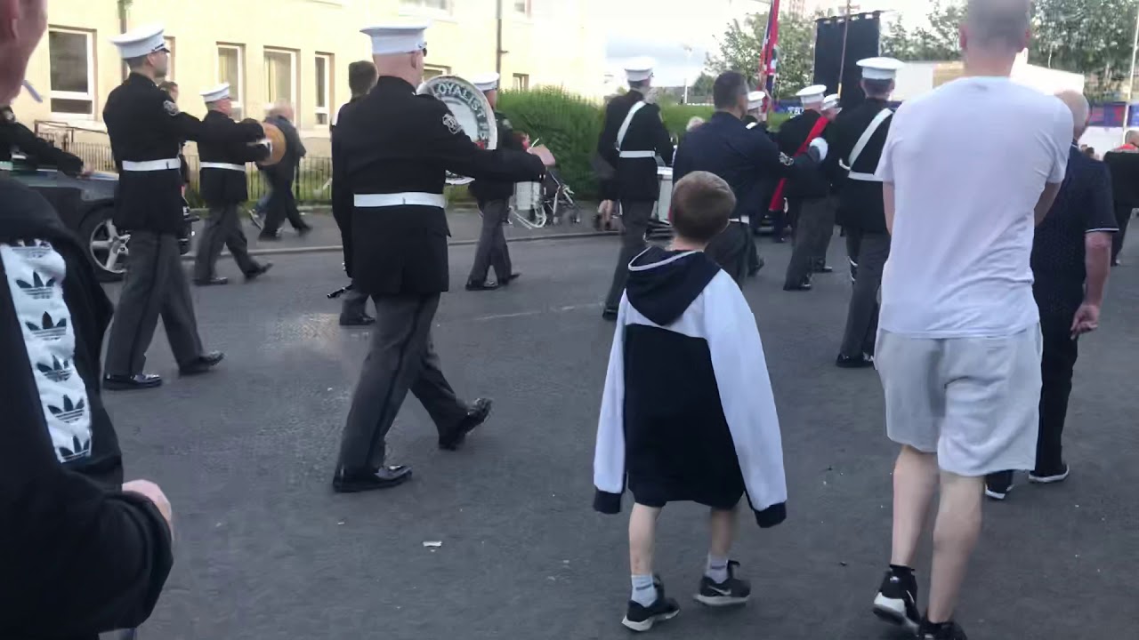 Pollok Young Loyalists - Red Hand Soldier - YouTube