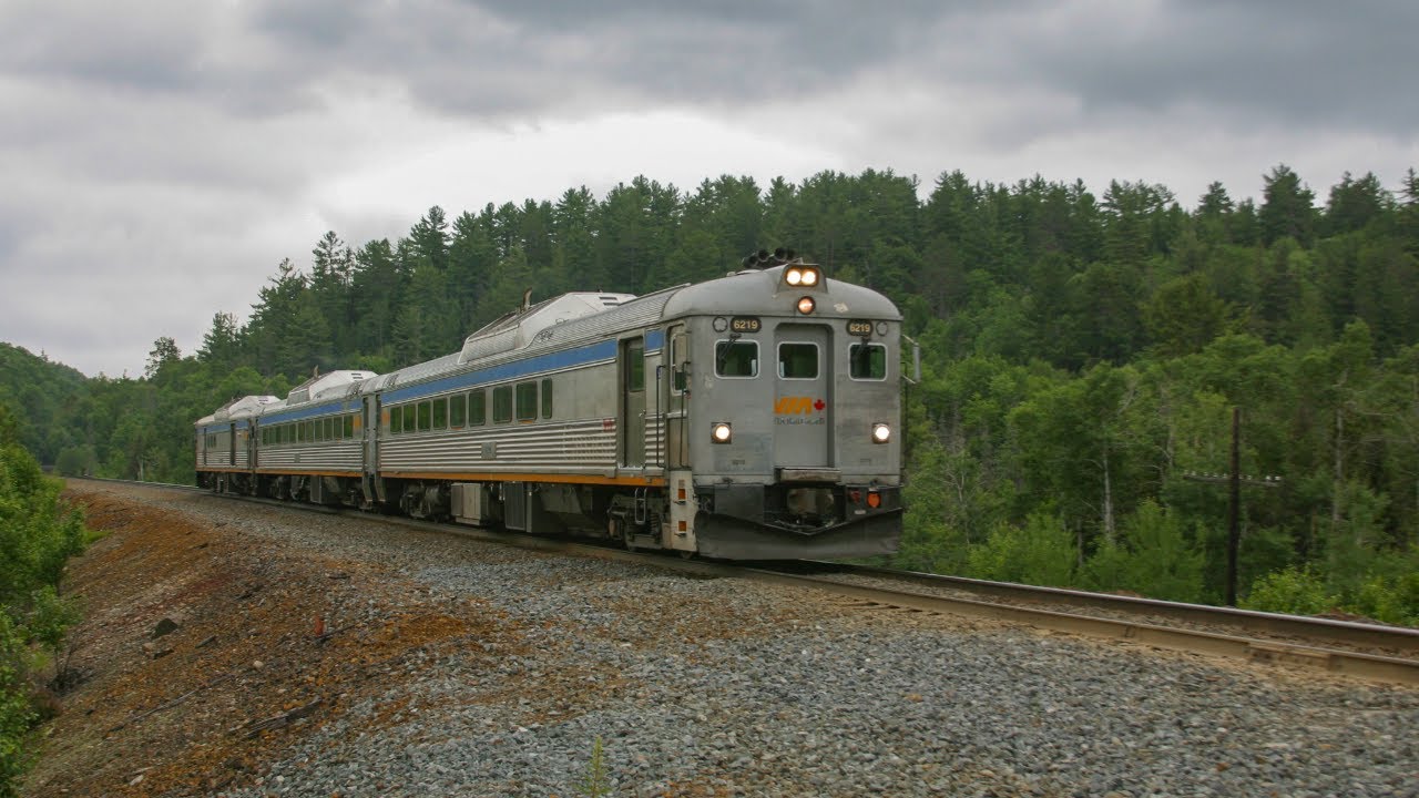 Budd Rail Diesel Cars in Revenue Service! VIA 185 with RDC 6219 Leading ...