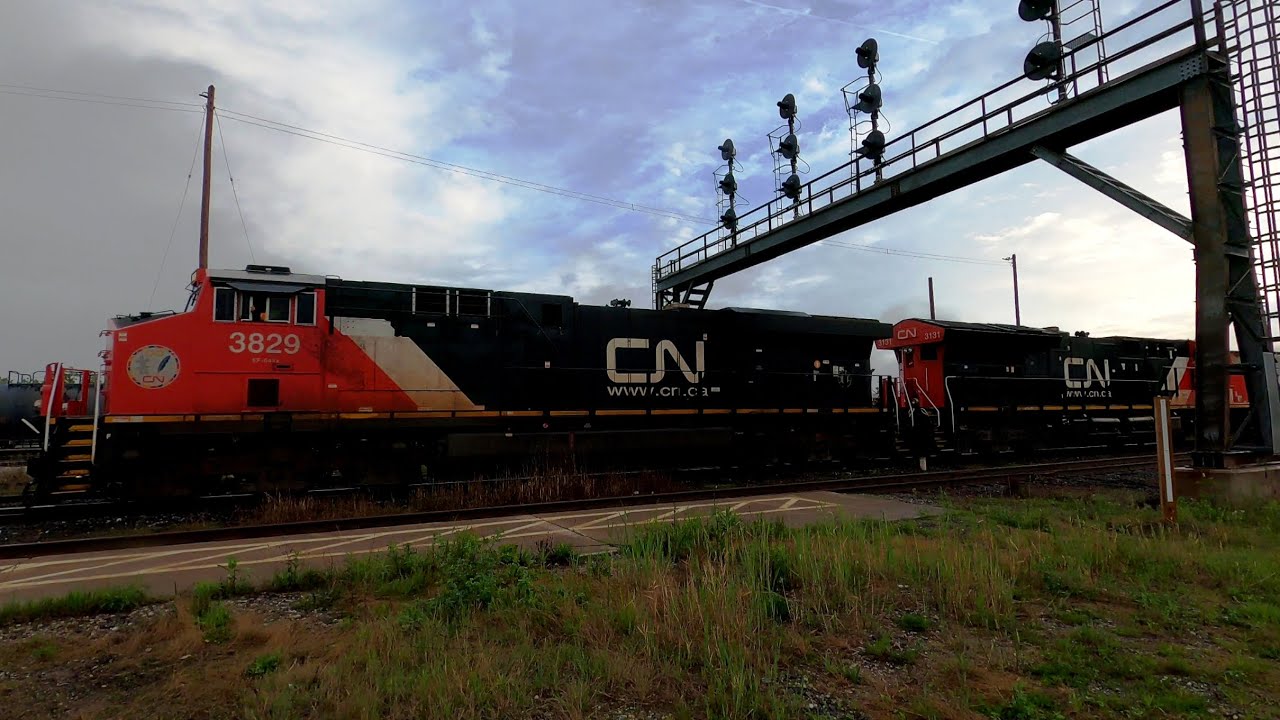 CN 3829 & CN 3131 Locomotives Manifest Train East In Sarnia - YouTube