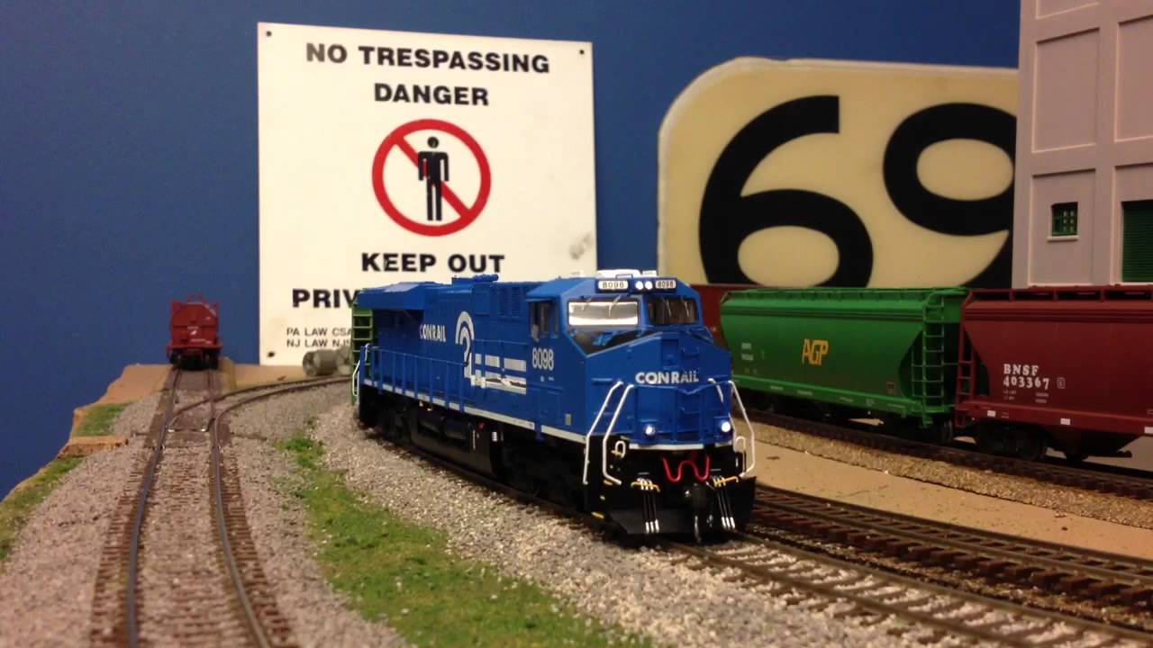 HO Intermountain ES44AC Conrail Heritage Unit: Quick Look - YouTube