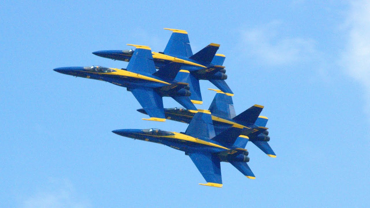 Blue Angels Friday Practice at Thunder Over Michigan 2011 - YouTube