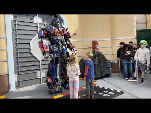 2025 Transformers: Optimus meeting Christmas 2024! Universal Studios ...