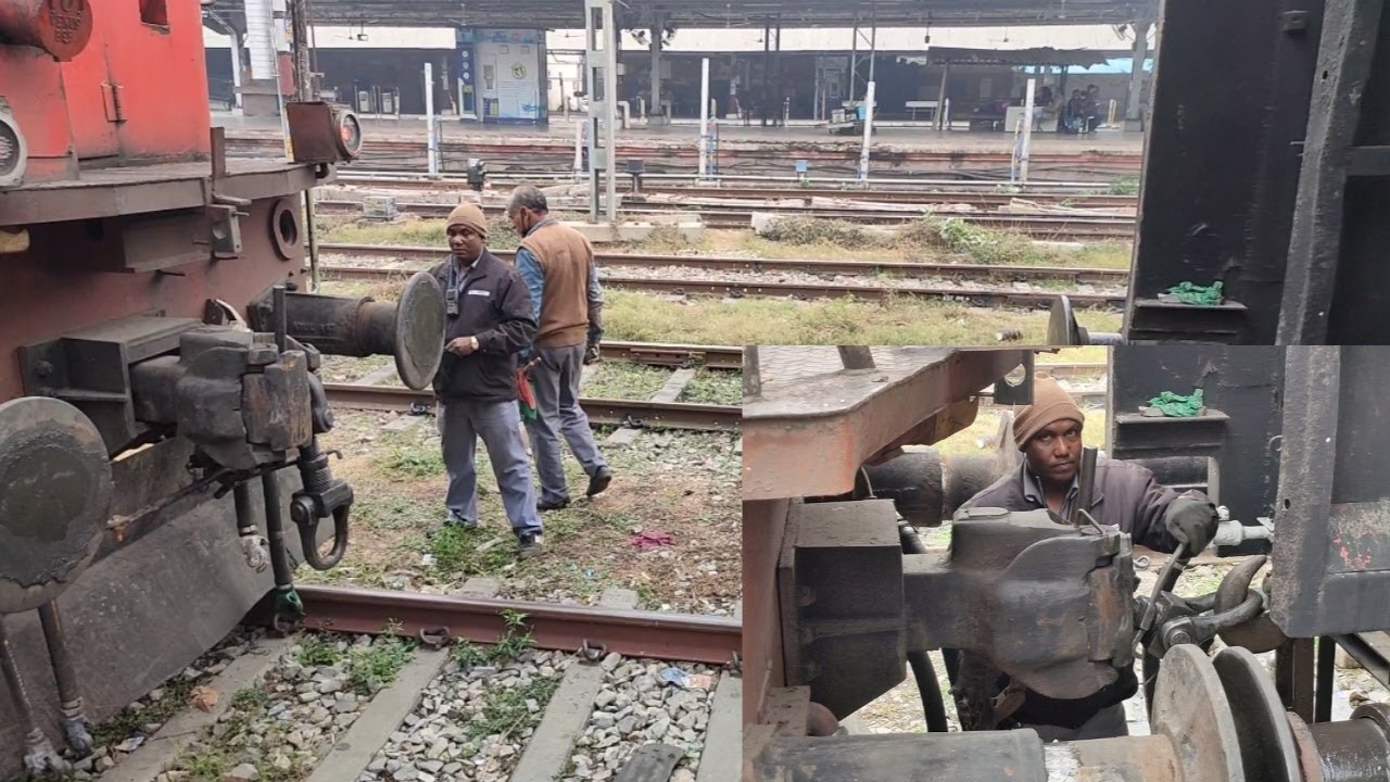 How to detached Locomotive a train. Locomotive train se alag aise karte ...