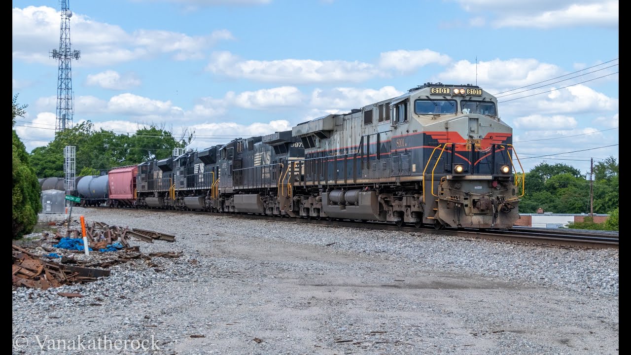 NS 8101 "Central of Georgia" leads train 177 into Macon, GA - YouTube
