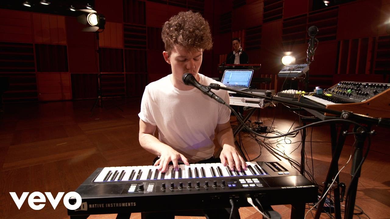 Saveus - Levitate Me (Live Session) - YouTube