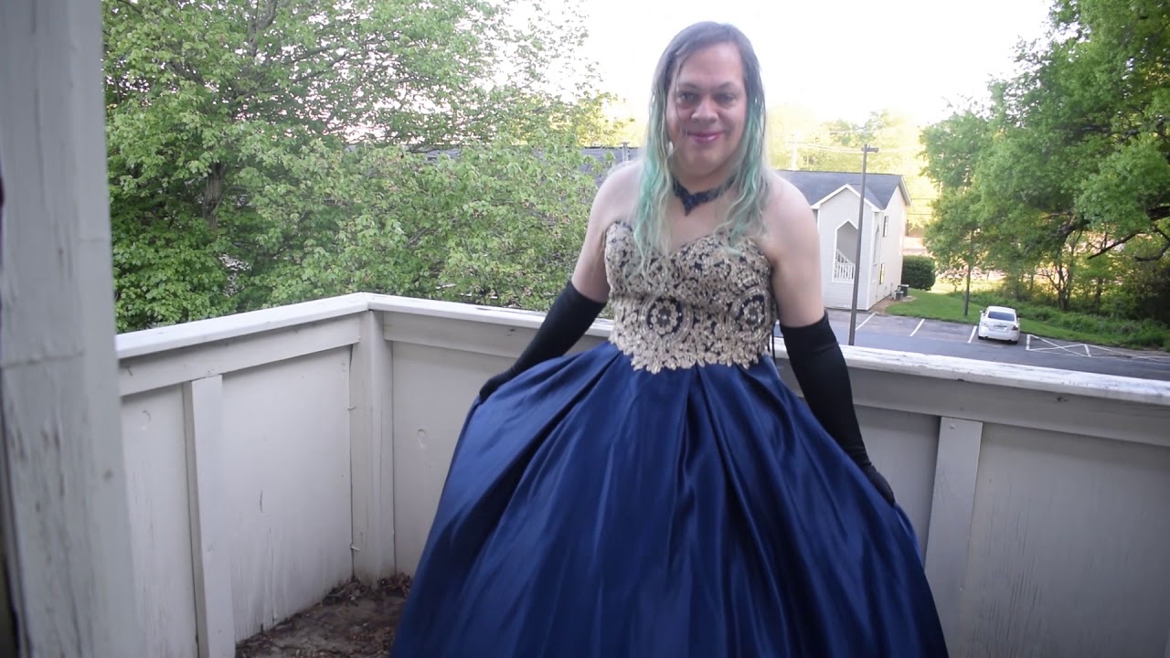 Blue/gold dress (transgender woman) - YouTube