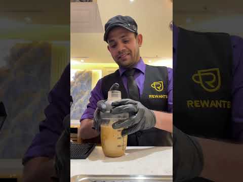 How to make iced white mocha/how to make iced white mocha Starbucks #mocha#baristaskill #whitemocha