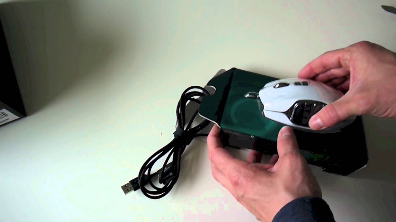 Logitech G600 MMO Gaming Mouse Unboxing and hands-on - YouTube