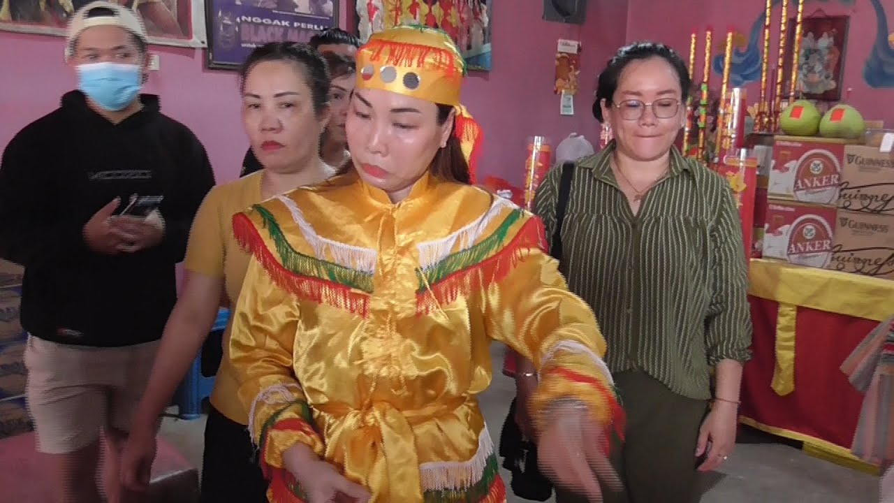 AMOI CANTIK 3 BERSAUDARA TAMPIL MEMPESONA - YouTube