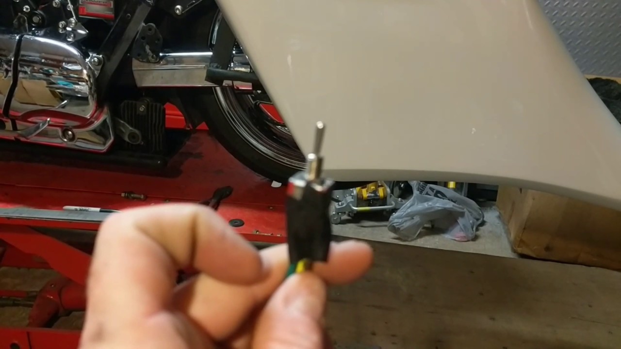 M109r bagger with air suspension - YouTube