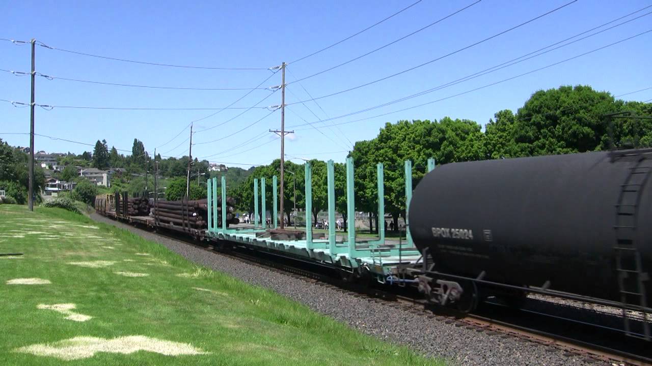BNSF 7649 and an NS @ Old Town Tacoma, WA w Canon HF11 - YouTube
